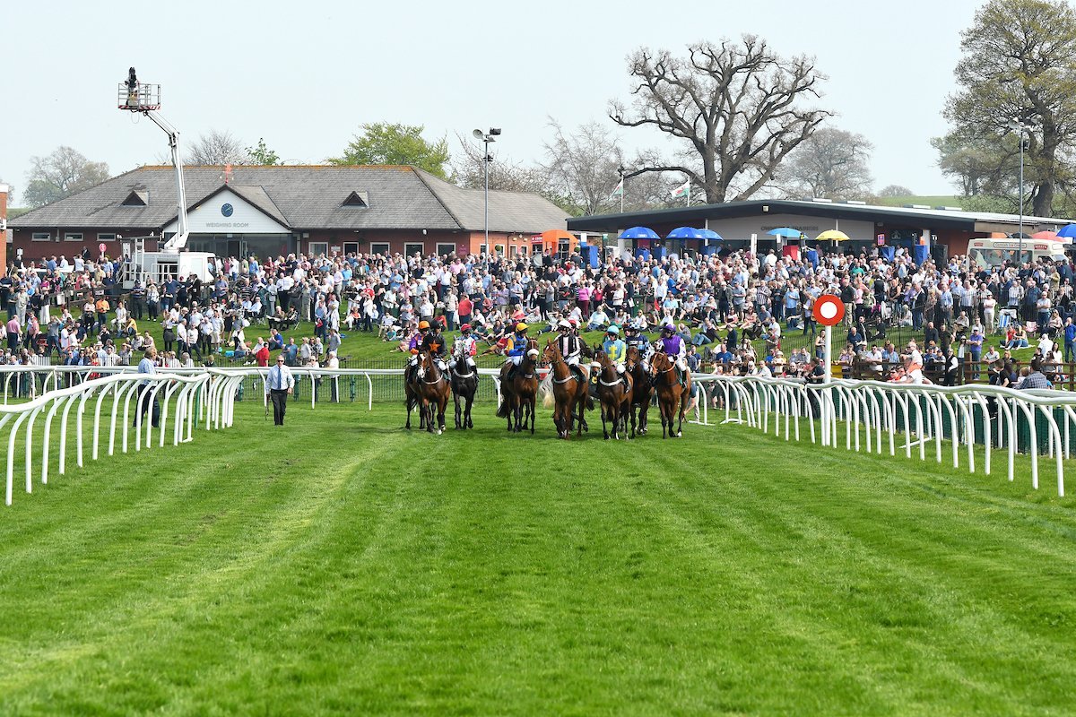 Bangor-on-Dee - Great British Racing